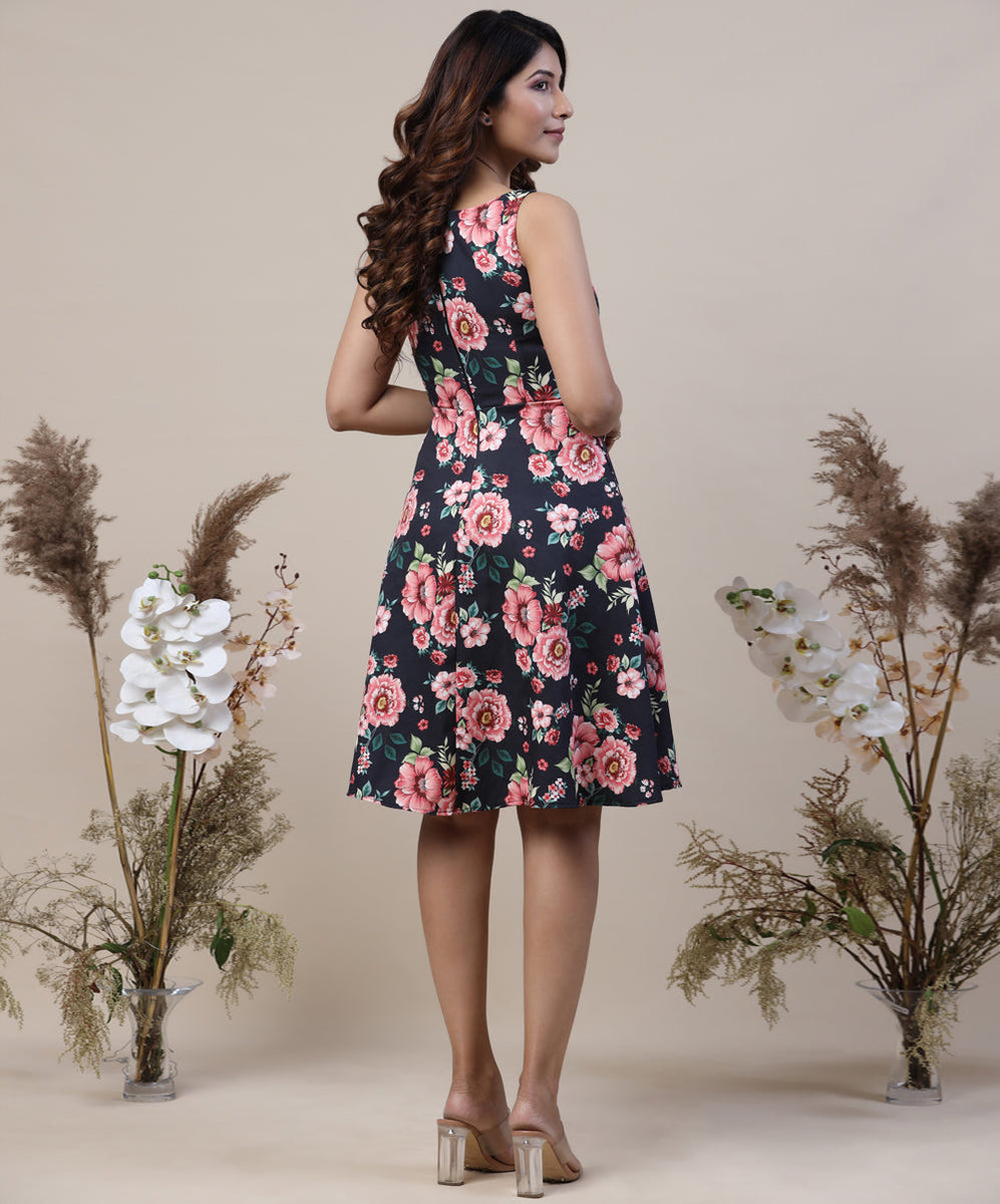 Princess Line Scoop Neck Sleeveless Dress – GLOBAL ZIGZAG