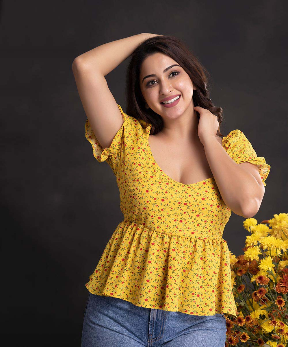 V Neck Puffed Printed Peplum top – GLOBAL ZIGZAG